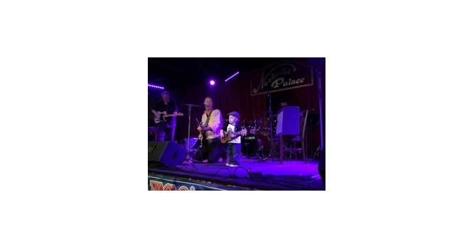 Country Star Doug Stone Performs on Knees with One Year Old Baby Ryman ...